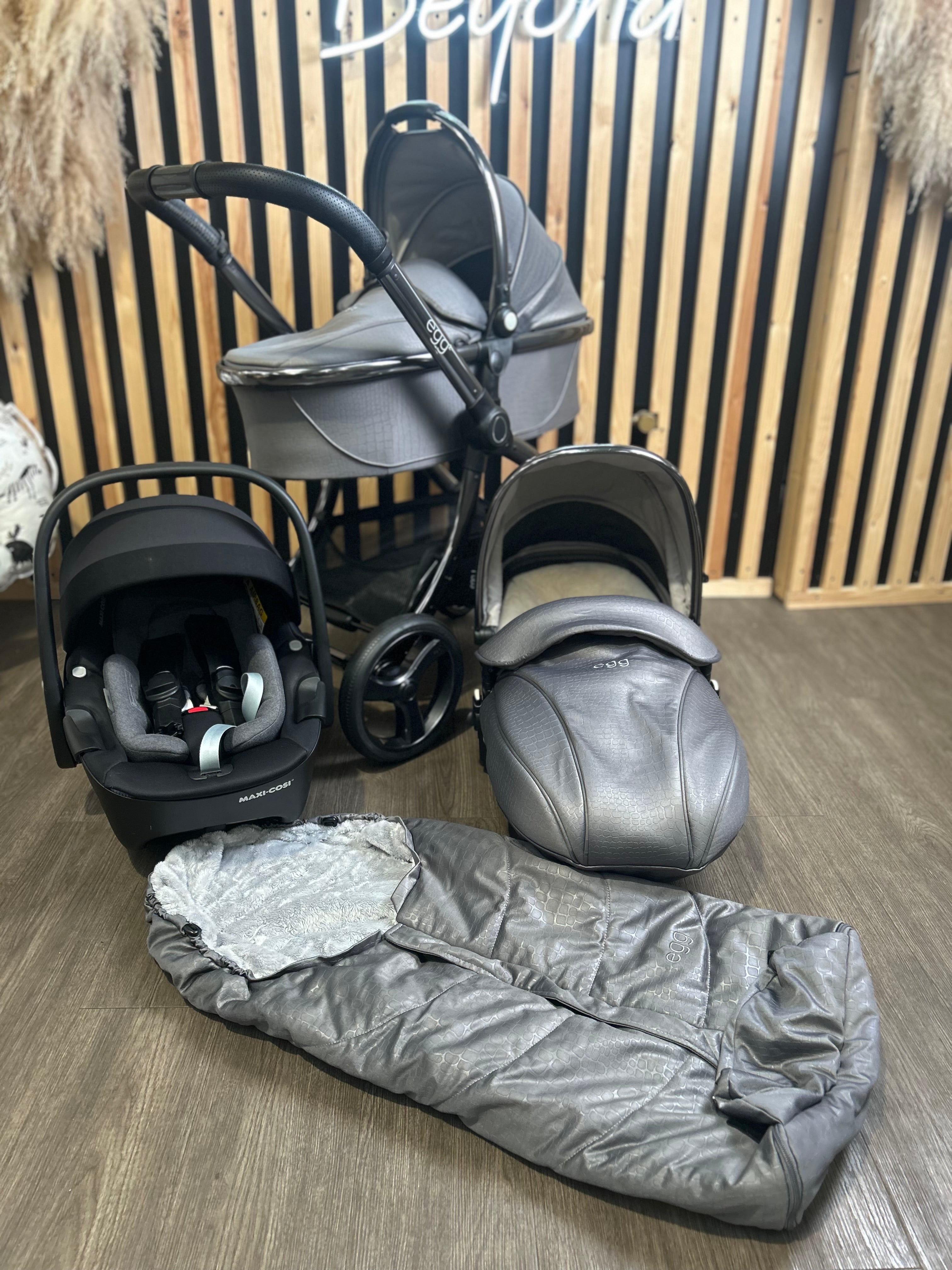 PRE LOVED egg2 Travel System - Jurassic Grey – Bambinosandbeyond